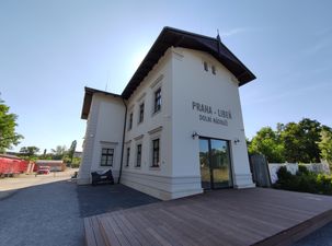 Bývalá nádražní budova Praha-Libeň Dolní nádraží (Historická budova ...