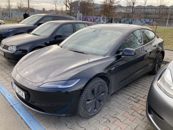 Tesla Service Center Brno (Brno, Židenice) • Firmy.cz